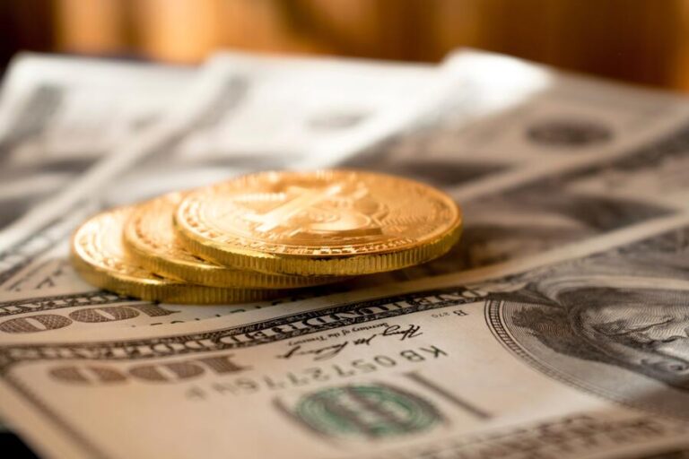 9 Spiritual Meanings of Finding Money on the Ground/Floor