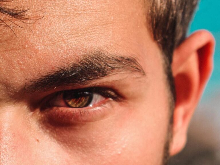 9 Left and Right Eyebrow Twitching Meaning and Superstitions