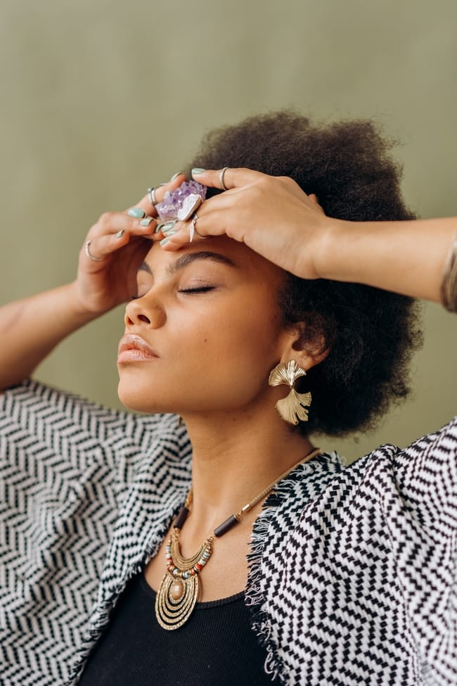 7 Itchy Forehead Spiritual Meanings And Superstitions 7 Itchy Forehead Spiritual Meanings And Superstitions