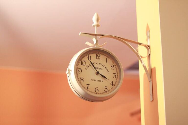 Why do I see 9:11 on the Clock? 11 Spiritual Meanings