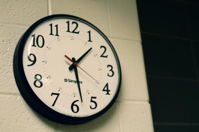 Why do I see 9:11 on the Clock? 11 Spiritual Meanings