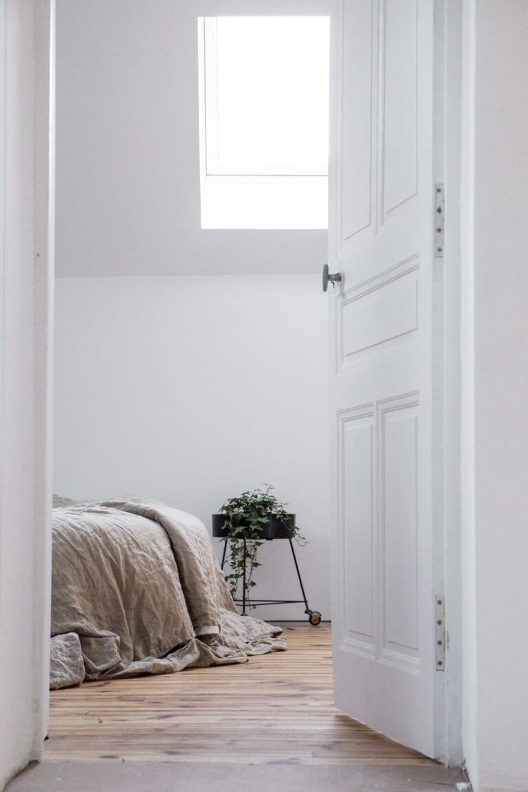 Recurring Dreams about a House with many rooms: 15 Meanings