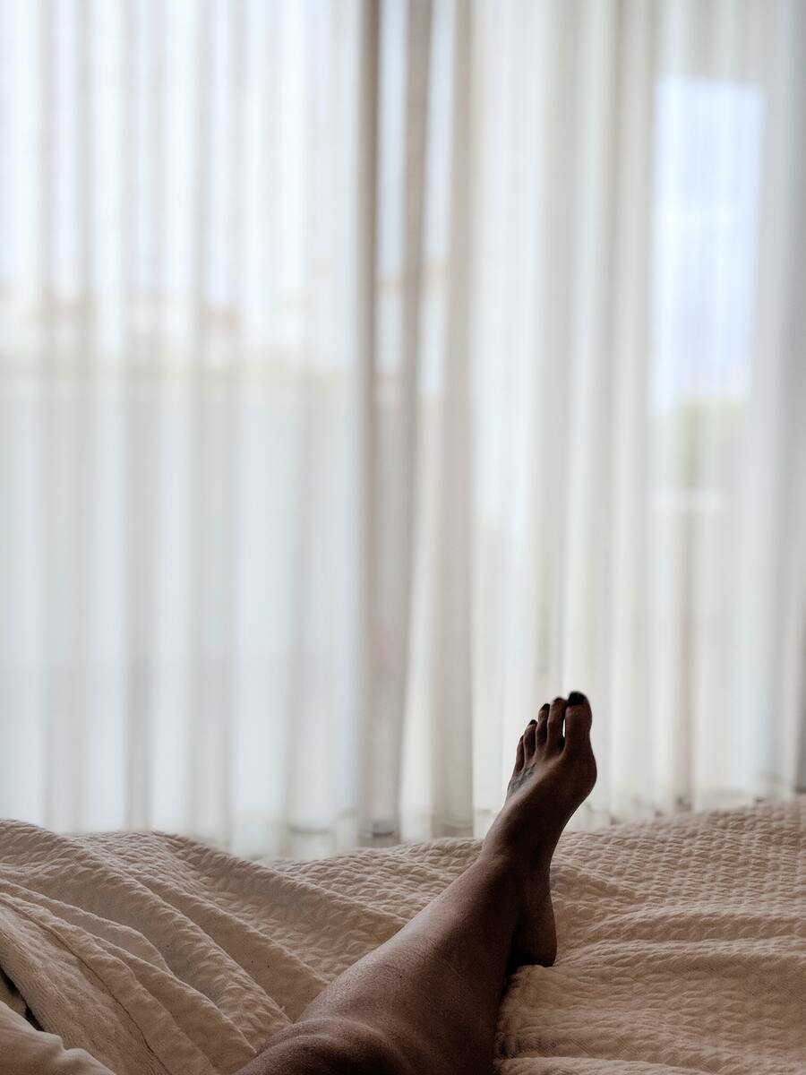 Crossing Legs While Sleeping: 9 Spiritual Meanings
