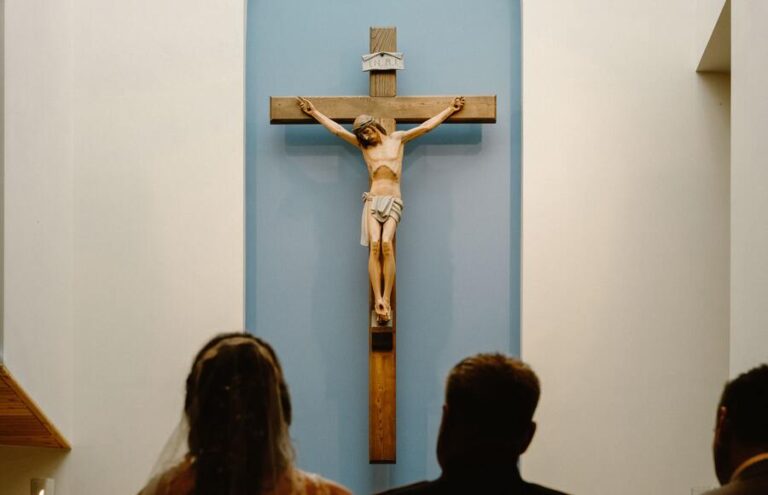 11 Meanings of Seeing Jesus in a Dream: Is It a Sign?