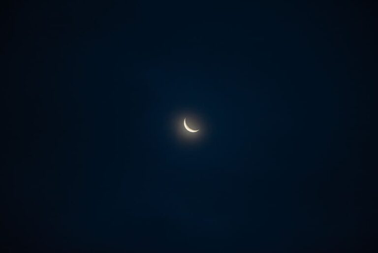 Waning Crescent Moon Spiritual Meaning: 7 Effects in 2023
