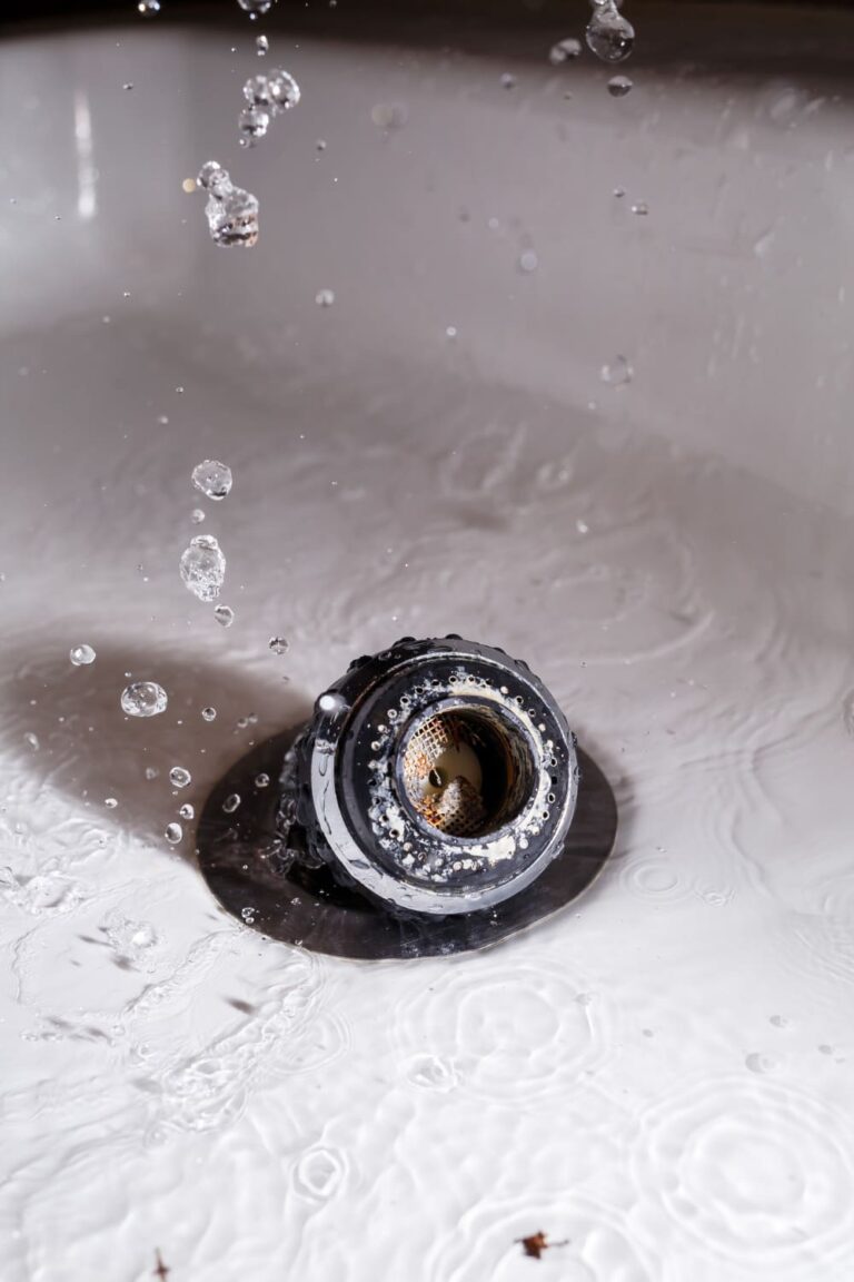 9 Spiritual Meanings of Water Overflowing (in Dreams)